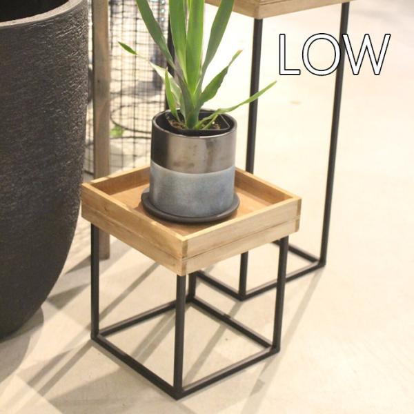 ●サイドミニテーブル LOW●アイアンと天然木を組み合わせたシンプルで使いやすいサイドテーブルです。●ソファサイドやベッドサイドなどにちょっと置くのにちょうどいいミニサイズです。●植物を飾るフラワースタンドやお気に入りのアイテムを並べてディ...