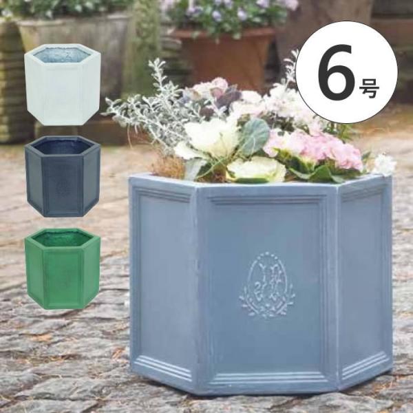 ●ヘキサゴンポット6号●ガーデンをおしゃれに演出する六角形のポットです。植物の寄せ植えや鉢カバーにぴったり！●陶器鉢の様な風合いを持っていますがファイバーセメント製なので、陶器鉢よりも軽量で強度があります。●ファイバーセメント素材は軽いので...