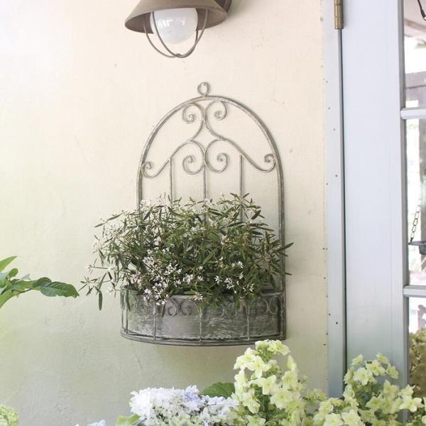 ●シャビーウォールラウンドプランター●ガーデンをおしゃれに演出する壁掛けプランターです。植物の寄せ植えや鉢カバーにぴったり！●プランターは取り外せるので植え替えやお手入れもしやすく便利です。●シャビーシックな雰囲気がおしゃれで、そのまま置い...