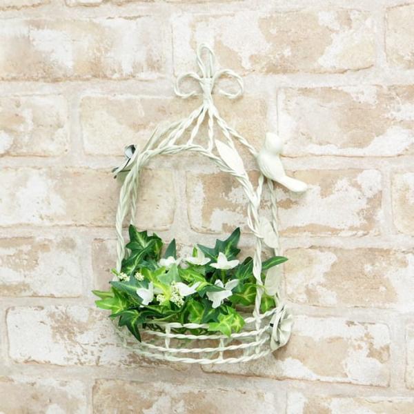 ●アイアンガゼボ壁掛クリーム●ガーデンをおしゃれに演出する鳥かご風のアイアンオブジェです。お花のアレンジや小物のディスプレイにぴったり！●小さめのサイズで壁面に飾りやすい半円型です。壁に掛けたりそのまま置いて飾っても素敵なインテリアになりま...