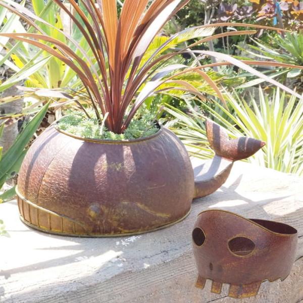 ●メタルスカルプランター/メタルホエールポット●スカル：ドクロをモチーフにしたインパクト抜群のデザイン。ハロウィンやインテリアのアクセントに最適！ちょっぴりダークで可愛らしい雰囲気が魅力です。●ホエール：愛らしいクジラをモチーフにした、やさ...