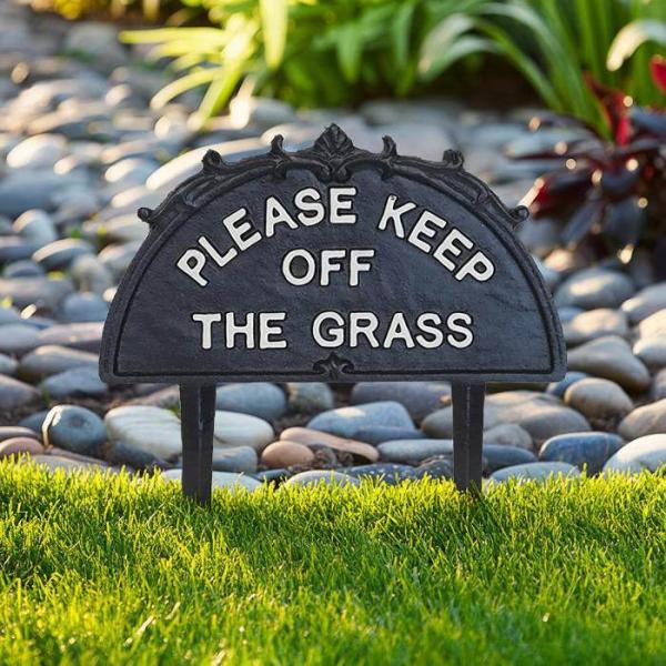 ●キープオフザグラス●お庭や施設の芝生を守るために最適なマナーサインです。英語で「PLEASE KEEP OFF THE GRASS」と表示されており、海外の公園にあるようなおしゃれな雰囲気を演出します。●地面に差し込むだけで簡単に設置でき...