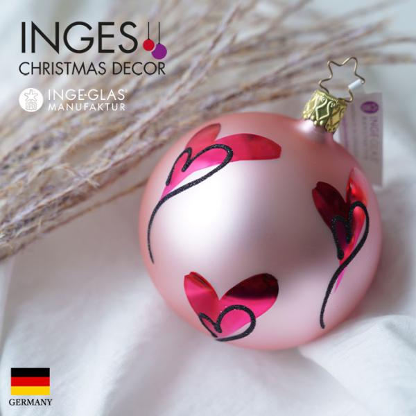 鮮やかなピンクと黒で描かれたハートが可愛いデコレーションボールです。いくつになってもカワイイものが好き、という方は多いのではないでしょうか。かわいいものに囲まれると、なんだか心が豊かになりますよね。こちらの商品は、華やかな色遣いで見ているだ...