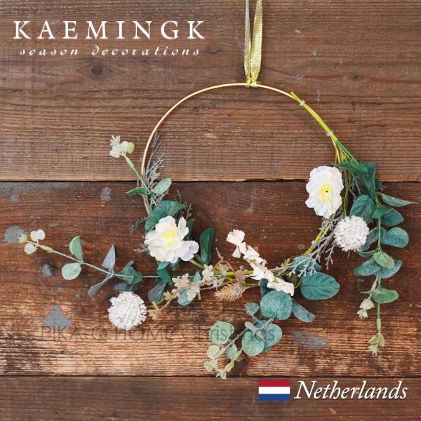 ナチュラルな雰囲気が漂うユーカリと白い花のワイヤーリースです。お部屋の空間をナチュラルに演出するインテリアとして根強い人気を誇るユーカリ。こちらのアイテムは、少しくすんだ葉色のユーカリと可憐で可愛らしい白い花の組み合わせがシンプルでシック。...