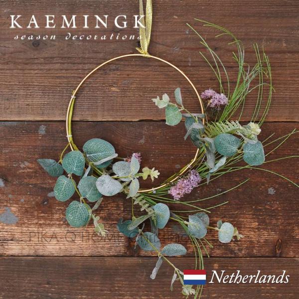 ナチュラルな雰囲気が漂うユーカリと草花のワイヤーリースです。お部屋の空間をナチュラルに演出するインテリアとして根強い人気を誇るユーカリ。こちらのアイテムは、美しい葉色のユーカリと可憐で可愛らしい草花の組み合わせがシンプルでおしゃれ。北欧感た...