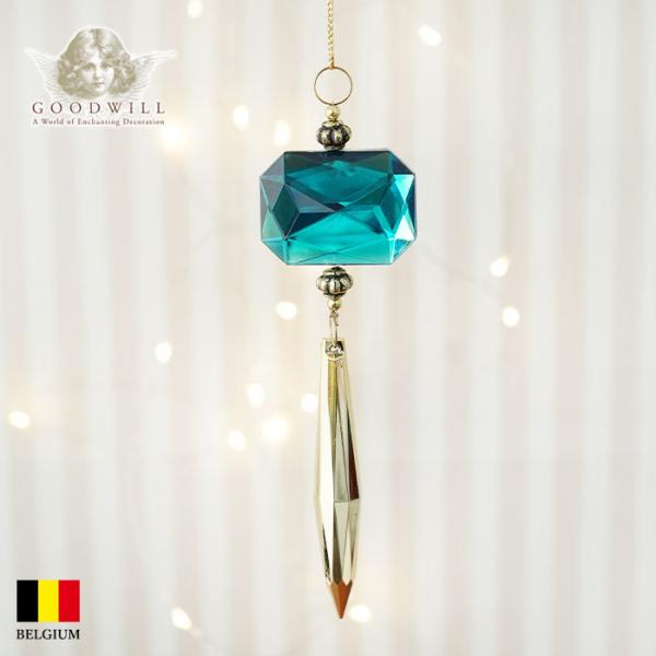 ジュエリーライクなデザインでツリーに華やぎをプラスしてくれるダングルオーナメントです。オーナメントのテーマは『気品溢れるクリスマス』。中世ヨーロッパを彷彿とさせるクラシカルでありながらもエレガントなデザインが魅力です。重厚的で気品溢れるオー...