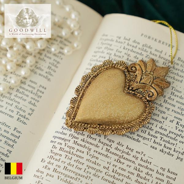 ハートに百合の花冠を被ぶせたクラウンハートオーナメントです。オーナメントのテーマは『ノーブル・クリスマス』。豪華絢爛なヨーロッパの宮殿を彷彿とさせるエレガンスでラグジュアリーなデザインが魅力です。まるでおとぎの世界から飛び出してきたかのよう...