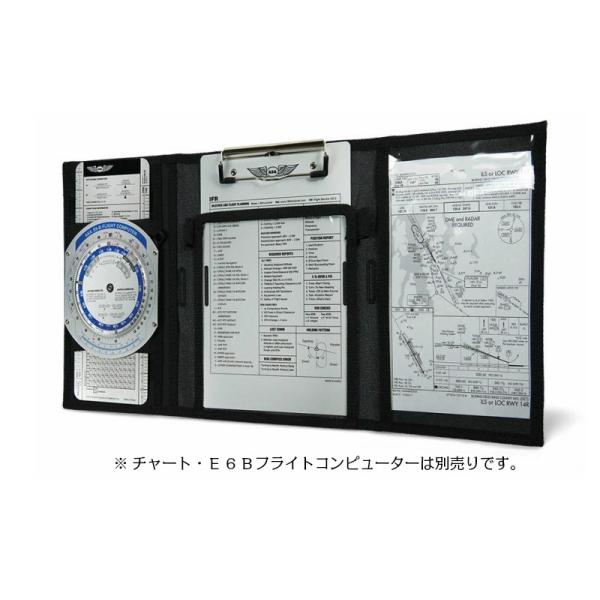ＡＳＡ社畳んだ状態：18センチ×25,5センチ広げた状態：51センチ×25,5センチストラップ部はマジックテープ固定方式です。重要なIFR情報がシルクスクリーン印刷された丈夫なアルミ製のクリップボードは、黒の3パネルジャケットに収まります。...