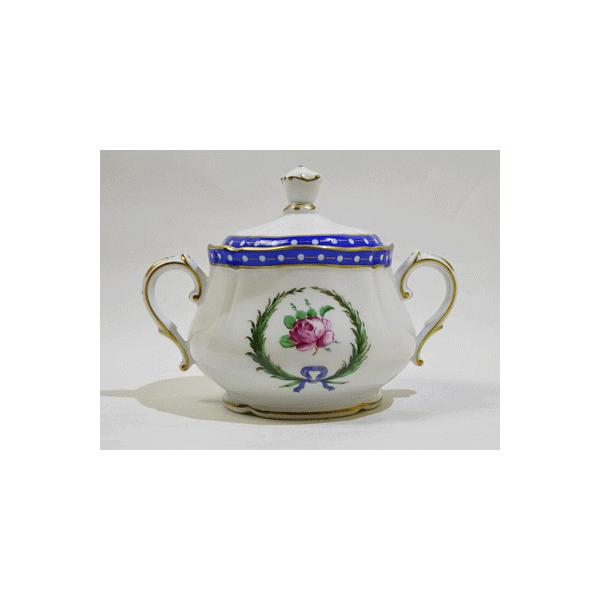 ■新品■Richard Ginori(イタリア)■外口径：約８ｃｍ　幅：約１３．５ｃｍ（持ち手含む）■高さ：約１０．５ｃｍ　容量：２７０ｃｃ　■両面同柄となっています。■ブランド箱無し※新品ですが、時間を経た商品のため、金色部分が少し変色し...