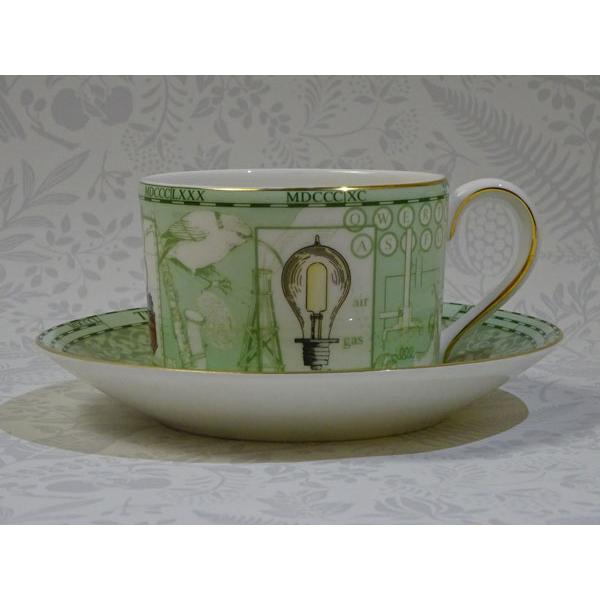 カップやソーサーの縁にはウェッジウッドにとって節目の出来事の年代がローマ数字で表されています。それとともに世界の産業や技術の発展の過程が並行して描かれているMillennimuシリーズのカップ＆ソーサーです。■海外直輸入USED品■Wedg...