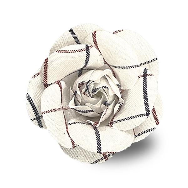 兵庫県西脇市を中心とした播州産地で生まれた綿織物【播州織生地】を使用したブートニエールです。自然な風合いと先染による豊富な色彩、肌触りの良さでラグジュアリーブランドの生地としても使用されている日本産の高品質織物です。ジャケットやコート、ニッ...