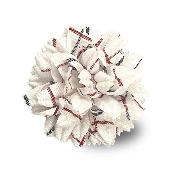 兵庫県西脇市を中心とした播州産地で生まれた綿織物【播州織生地】を使用したブートニエールです。自然な風合いと先染による豊富な色彩、肌触りの良さでラグジュアリーブランドの生地としても使用されている日本産の高品質織物です。ジャケットやコート、ニッ...