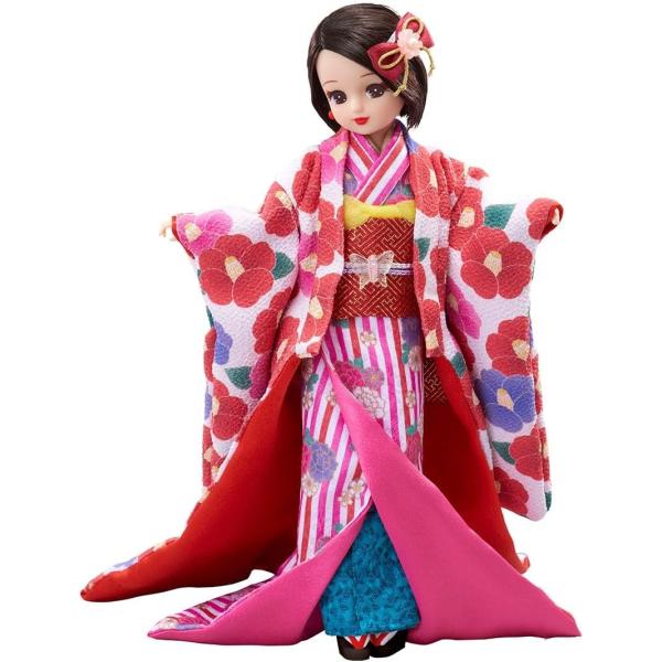 艶やかな椿柄の打掛（うちかけ）に縞模様の着物を重ね、懐かしさと新しさが融合した「レトロモダン」な世界観を表現。打掛（うちかけ）・着物・帯・襦袢（じゅばん）はそれぞれ別パーツになっており、実際に着付けを楽しむことができます。足元はヒール付きの...