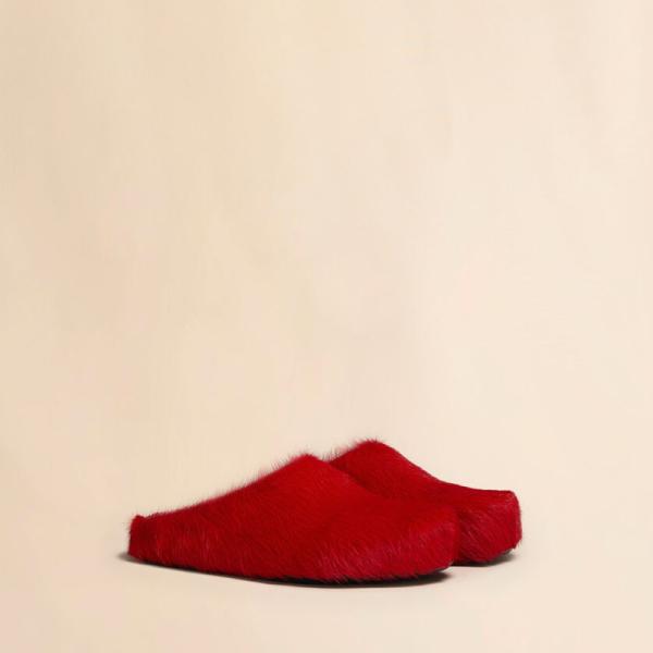 【発売日：2026年02月24日】毛足の長いカーフスキン製サボ。 レザー製アナトミックソール. トレッドラバーソール。※最良のコストパフォーマンスを持つ仕入れ先を確保するため、生産地が固定されない場合がございます。あらかじめご了承ください。...