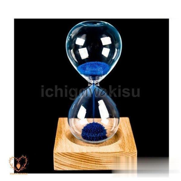 商品の詳細状態：新品未使用とてもめずらしい青色のガラス砂時計材料 木材 + ガラス + 鉄粉砂サイズ: 砂時計 13.5×5.5 センチメートル木製の座席 8×8×2 センチメートルパッキング: 1x 砂時計 (包装)時間を計る機能は無し。...