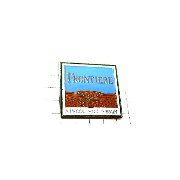 背景の１マスは５mmです。当店のピンバッジ はヴィンテージのレアな限定ピンバッジ です。それぞれのピンズの裏側の針には、新品の留め具をセットしてお送りします。新品の留め具代はピンズの商品代に含まれております。