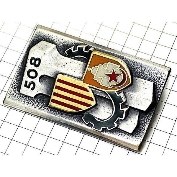 背景の１マスは５mmです。当店のブローチはヴィンテージのレアな限定ブローチです。