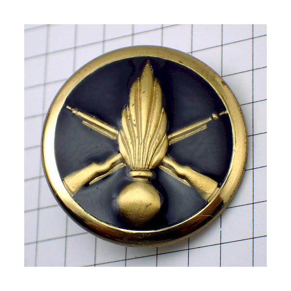 背景の１マスは５mmです。当店のピンバッジ はヴィンテージのレアな限定ピンバッジ です。それぞれのピンズの裏側の針には、新品の留め具をセットしてお送りします。新品の留め具代はピンズの商品代に含まれております。裏に針が二本ついています。