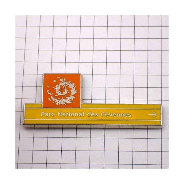 背景の１マスは５mmです。当店のピンバッジ はヴィンテージのレアな限定ピンバッジ です。それぞれのピンズの裏側の針には、新品の留め具をセットしてお送りします。新品の留め具代はピンズの商品代に含まれております。