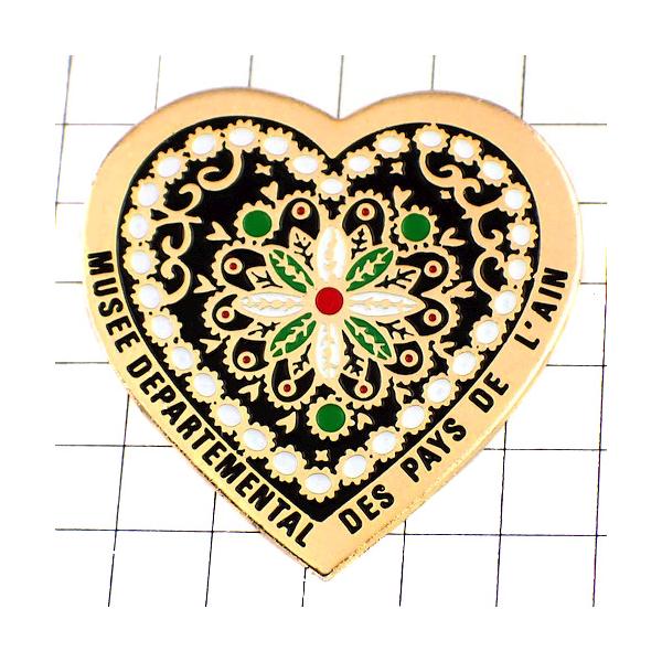 背景の１マスは５mmです。当店のピンバッジ はヴィンテージのレアな限定ピンバッジ です。それぞれのピンズの裏側の針には、新品の留め具をセットしてお送りします。新品の留め具代はピンズの商品代に含まれております。