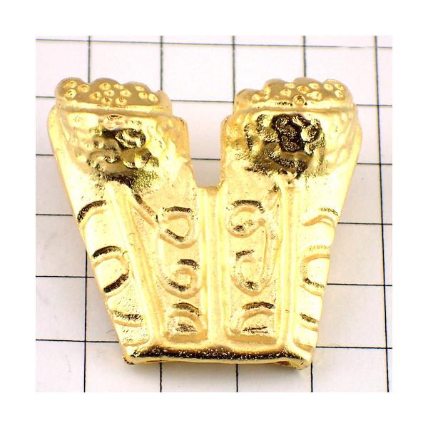 背景の１マスは５mmです。当店のピンバッジ はヴィンテージのレアな限定ピンバッジ です。それぞれのピンズの裏側の針には、新品の留め具をセットしてお送りします。新品の留め具代はピンズの商品代に含まれております。裏に針が二本ついています。