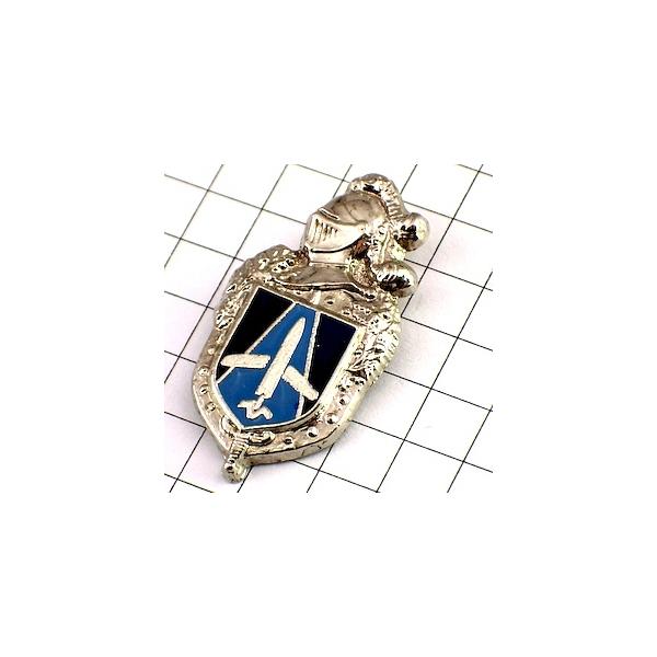 背景の１マスは５mmです。当店のピンバッジ はヴィンテージのレアな限定ピンバッジ です。それぞれのピンズの裏側の針には、新品の留め具をセットしてお送りします。新品の留め具代はピンズの商品代に含まれております。