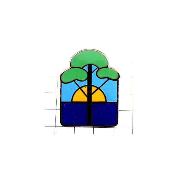 背景の１マスは５mmです。当店のピンバッジ はヴィンテージのレアな限定ピンバッジ です。それぞれのピンズの裏側の針には、新品の留め具をセットしてお送りします。新品の留め具代はピンズの商品代に含まれております。「ASIE」と裏にかかれています。