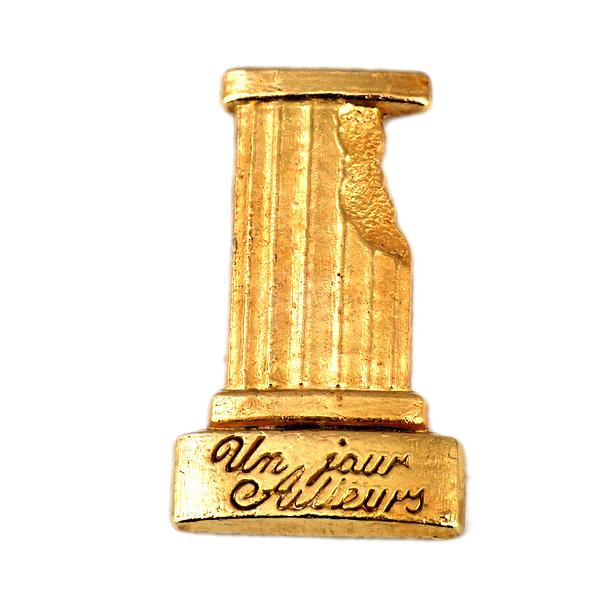 背景の１マスは５mmです。当店のピンバッジ はヴィンテージのレアな限定ピンバッジ です。それぞれのピンズの裏側の針には、新品の留め具をセットしてお送りします。新品の留め具代はピンズの商品代に含まれております。