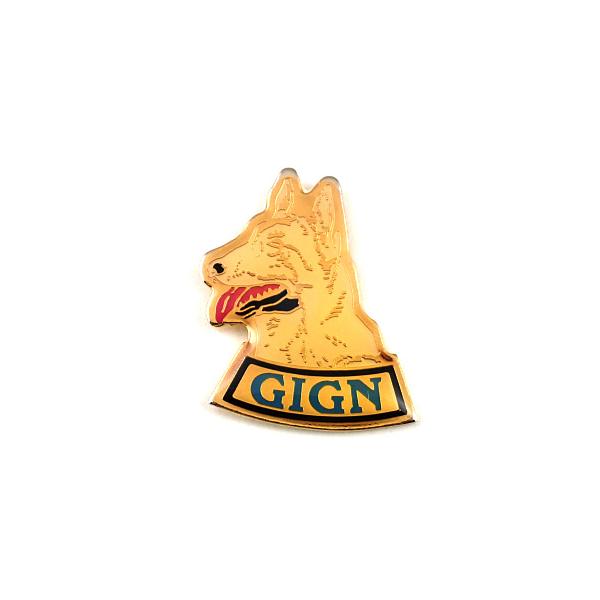 背景の１マスは５mmです。当店のピンバッジ はヴィンテージのレアな限定ピンバッジ です。それぞれのピンズの裏側の針には、新品の留め具をセットしてお送りします。新品の留め具代はピンズの商品代に含まれております。