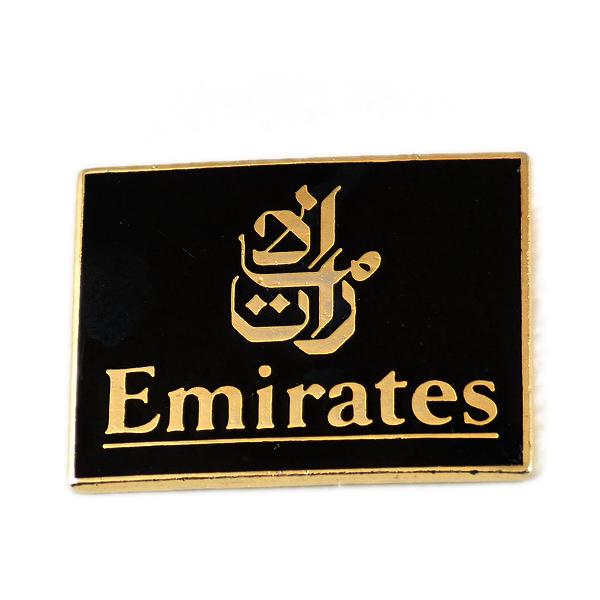 背景の１マスは５mmです。当店のピンバッジ はヴィンテージのレアな限定ピンバッジ です。それぞれのピンズの裏側の針には、新品の留め具をセットしてお送りします。新品の留め具代はピンズの商品代に含まれております。