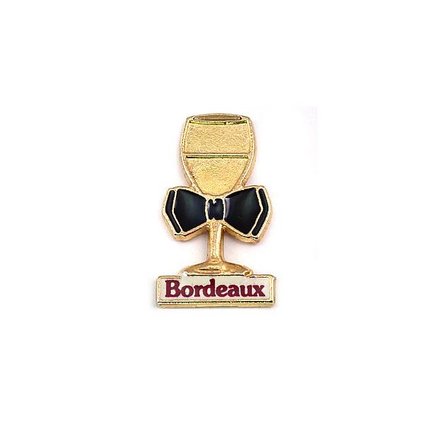 背景の１マスは５mmです。当店のピンバッジ はヴィンテージのレアな限定ピンバッジ です。それぞれのピンズの裏側の針には、新品の留め具をセットしてお送りします。新品の留め具代はピンズの商品代に含まれております。