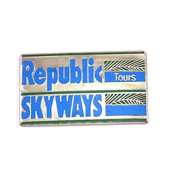 背景の１マスは５mmです。当店のピンバッジ はヴィンテージのレアな限定ピンバッジ です。それぞれのピンズの裏側の針には、新品の留め具をセットしてお送りします。新品の留め具代はピンズの商品代に含まれております。