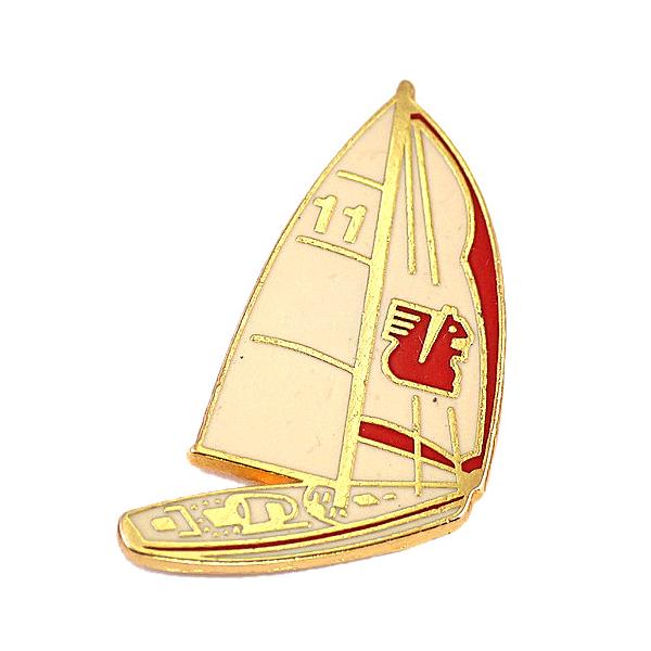 背景の１マスは５mmです。当店のピンバッジ はヴィンテージのレアな限定ピンバッジ です。それぞれのピンズの裏側の針には、新品の留め具をセットしてお送りします。新品の留め具代はピンズの商品代に含まれております。