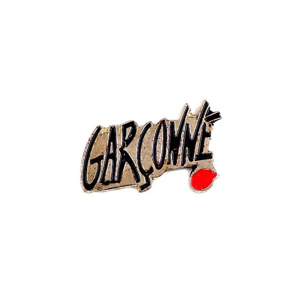 背景の１マスは５mmです。当店のピンバッジ はヴィンテージのレアな限定ピンバッジ です。それぞれのピンズの裏側の針には、新品の留め具をセットしてお送りします。新品の留め具代はピンズの商品代に含まれております。