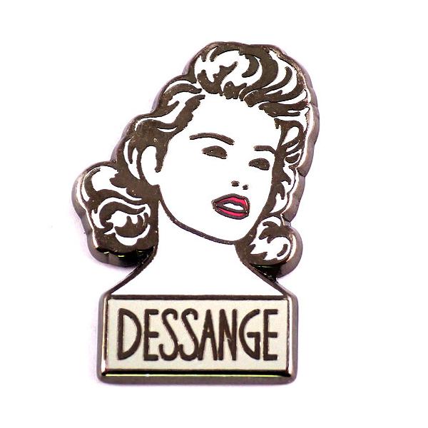 背景の１マスは５mmです。当店のピンバッジ はヴィンテージのレアな限定ピンバッジ です。それぞれのピンズの裏側の針には、新品の留め具をセットしてお送りします。新品の留め具代はピンズの商品代に含まれております。