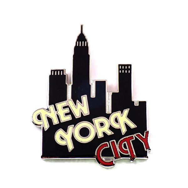 背景の１マスは５mmです。当店のピンバッジ はヴィンテージのレアな限定ピンバッジ です。それぞれのピンズの裏側の針には、新品の留め具をセットしてお送りします。新品の留め具代はピンズの商品代に含まれております。