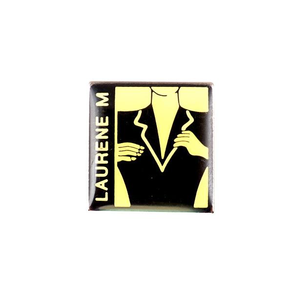 背景の１マスは５mmです。当店のピンバッジ はヴィンテージのレアな限定ピンバッジ です。それぞれのピンズの裏側の針には、新品の留め具をセットしてお送りします。新品の留め具代はピンズの商品代に含まれております。