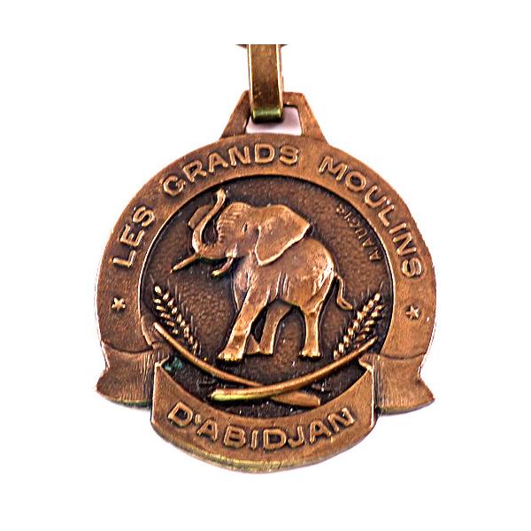 背景の１マスは５mmです。当店のキーホルダー はヴィンテージのレアな限定キーホルダー です。