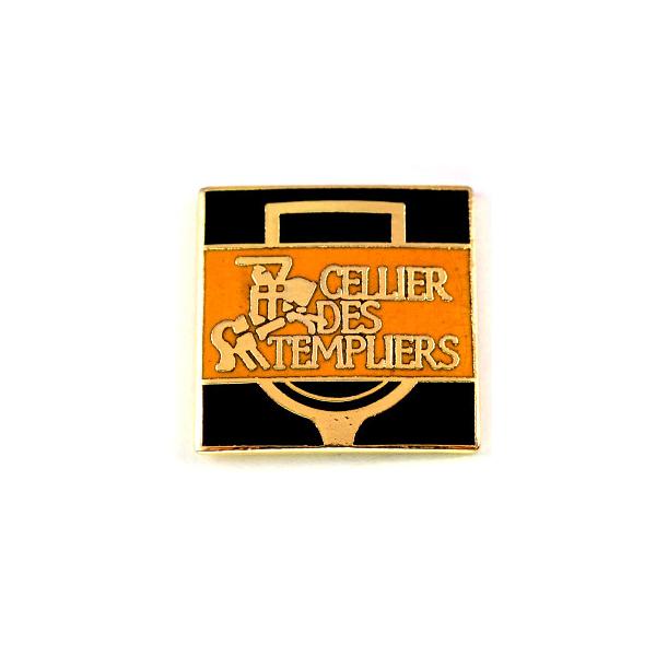 背景の１マスは５mmです。当店のピンバッジ はヴィンテージのレアな限定ピンバッジ です。それぞれのピンズの裏側の針には、新品の留め具をセットしてお送りします。新品の留め具代はピンズの商品代に含まれております。