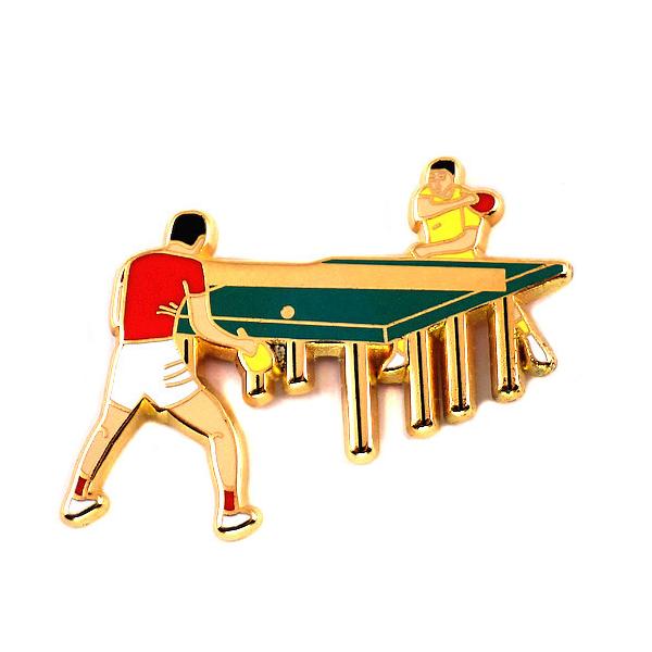 背景の１マスは５mmです。当店のピンバッジ はヴィンテージのレアな限定ピンバッジ です。それぞれのピンズの裏側の針には、新品の留め具をセットしてお送りします。新品の留め具代はピンズの商品代に含まれております。