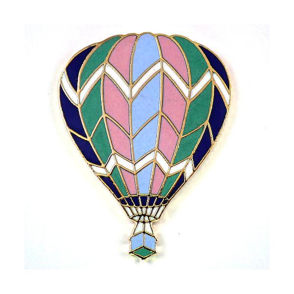 背景の１マスは５mmです。当店のピンバッジ はヴィンテージのレアな限定ピンバッジ です。それぞれのピンズの裏側の針には、新品の留め具をセットしてお送りします。新品の留め具代はピンズの商品代に含まれております。