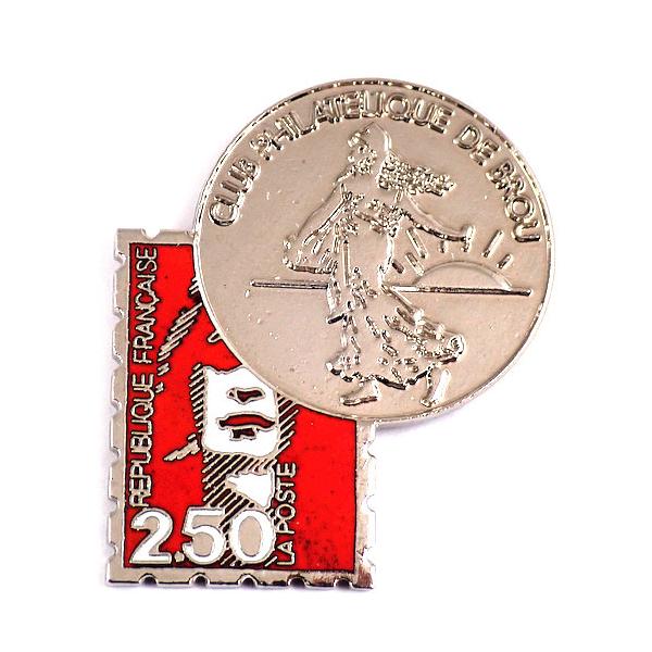 背景の１マスは５mmです。当店のピンバッジ はヴィンテージのレアな限定ピンバッジ です。それぞれのピンズの裏側の針には、新品の留め具をセットしてお送りします。新品の留め具代はピンズの商品代に含まれております。