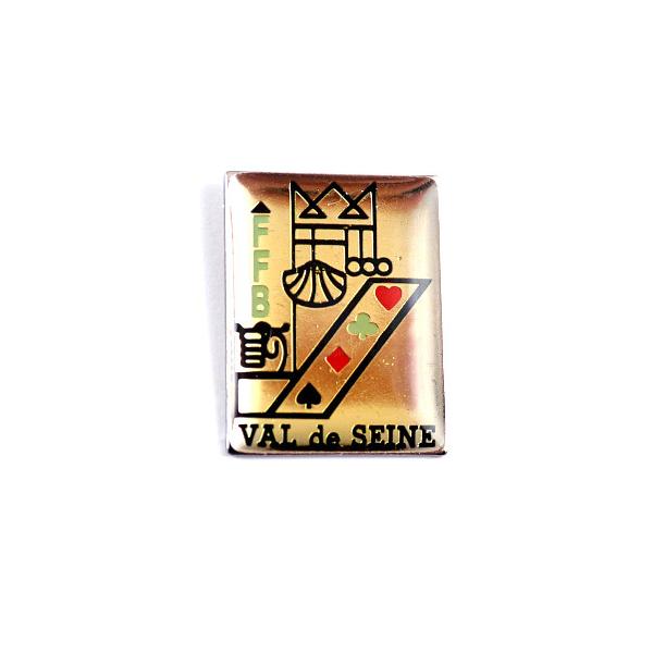 背景の１マスは５mmです。当店のピンバッジ はヴィンテージのレアな限定ピンバッジ です。それぞれのピンズの裏側の針には、新品の留め具をセットしてお送りします。新品の留め具代はピンズの商品代に含まれております。