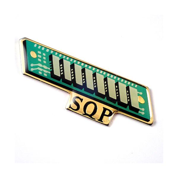 背景の１マスは５mmです。当店のピンバッジ はヴィンテージのレアな限定ピンバッジ です。それぞれのピンズの裏側の針には、新品の留め具をセットしてお送りします。新品の留め具代はピンズの商品代に含まれております。