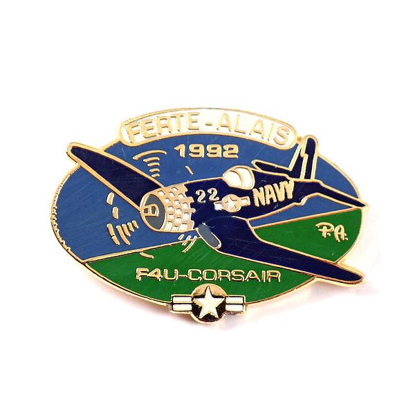 背景の１マスは５mmです。当店のピンバッジ はヴィンテージのレアな限定ピンバッジ です。それぞれのピンズの裏側の針には、新品の留め具をセットしてお送りします。新品の留め具代はピンズの商品代に含まれております。