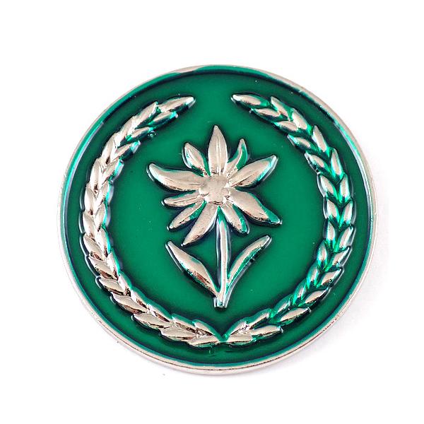 背景の１マスは５mmです。当店のピンバッジ はヴィンテージのレアな限定ピンバッジ です。それぞれのピンズの裏側の針には、新品の留め具をセットしてお送りします。新品の留め具代はピンズの商品代に含まれております。