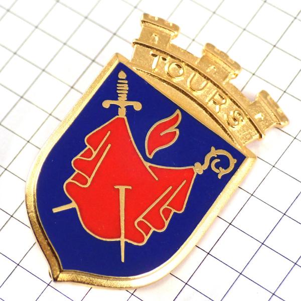 背景の１マスは５mmです。当店のブローチはヴィンテージのレアな限定ブローチです。