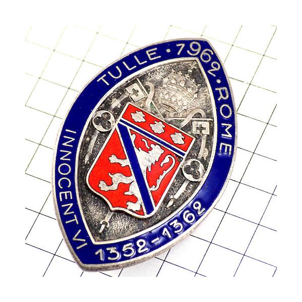 背景の１マスは５mmです。当店のブローチはヴィンテージのレアな限定ブローチです。