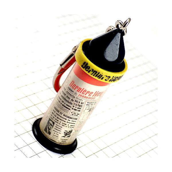 背景の１マスは５mmです。当店のキーホルダー はヴィンテージのレアな限定キーホルダー です。