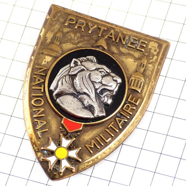 背景の１マスは５mmです。当店のブローチはヴィンテージのレアな限定ブローチです。